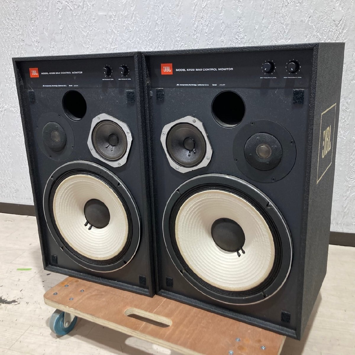 C JBL 4312B MKII ペアスピーカー ジェイビーエル 095496(スピーカー本体)｜売買されたオークション情報、yahooの商品情報をアーカイブ公開 - オークファン ...