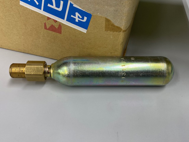 Yahoo!オークション - CO2ボンベ B-38 38g （汎用ボンベ）と サンプロ...