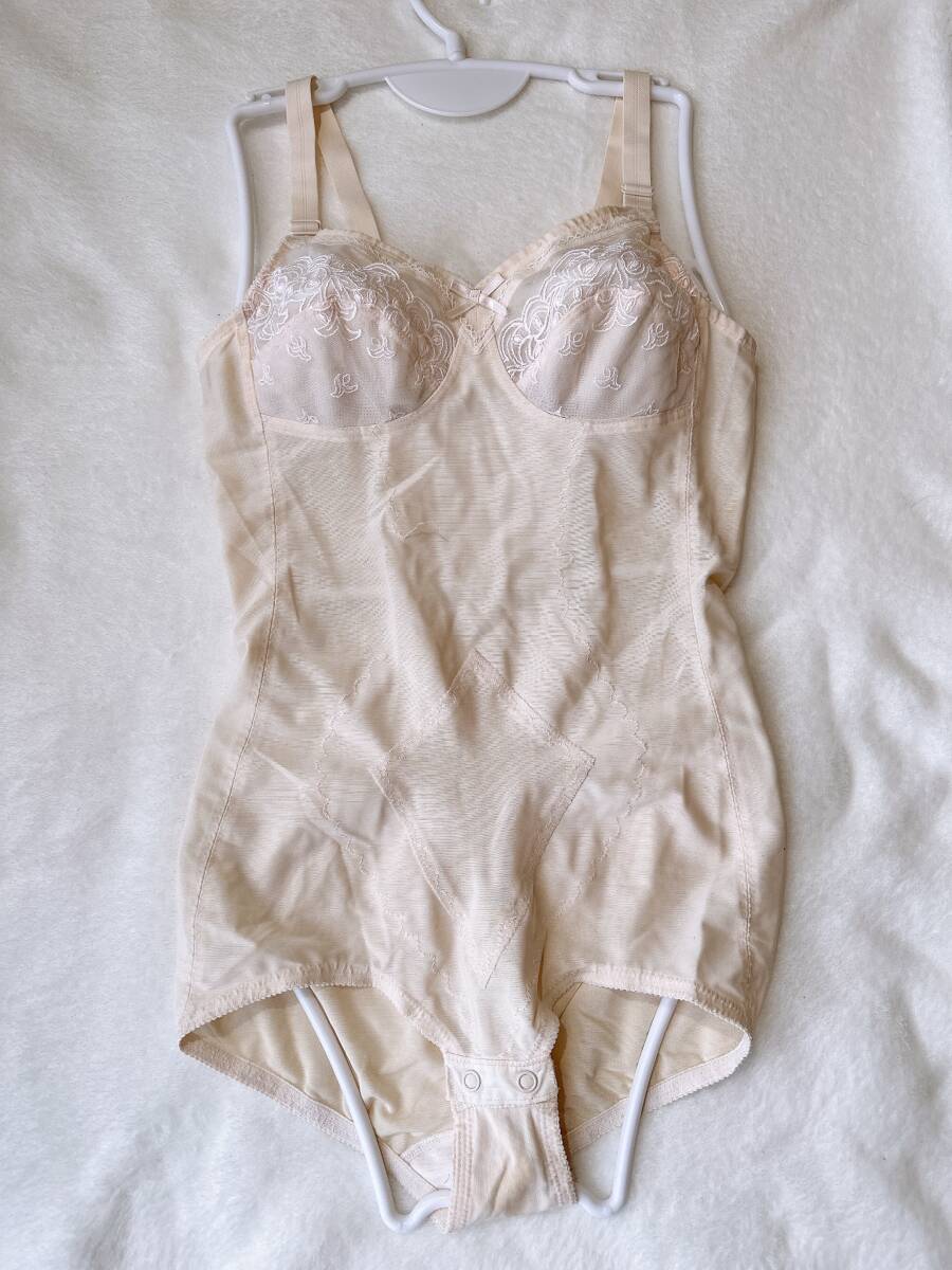 Yahoo!オークション - 219 高級 ボディスーツ B75L