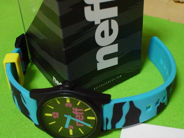 Yahoo!オークション - 珍品 デザイン NEFF DAILY 5ATM 腕時計 ブルー...