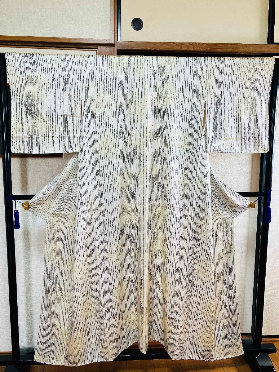 Yahoo!オークション - 着物 小紋 正絹 / 縞 よろけ縞 / 身丈約149cm 裄...