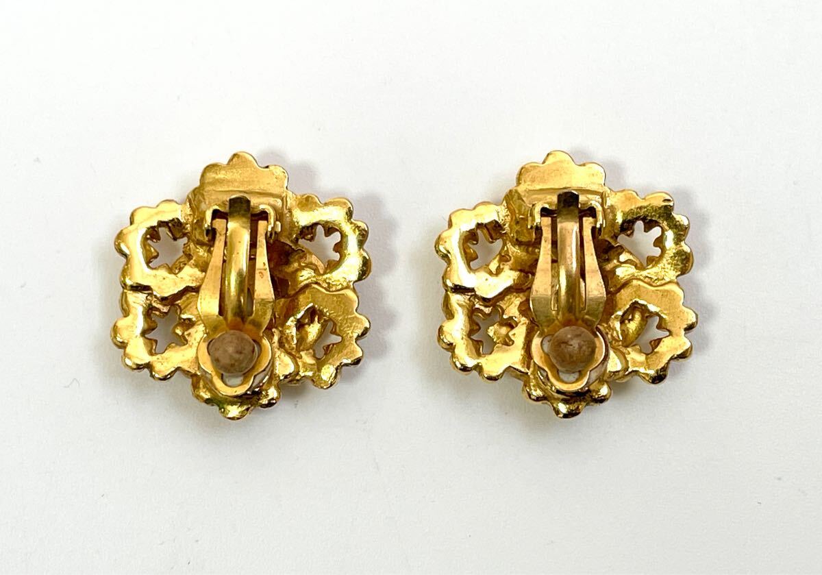 ② CHANEL シャネル イヤリング ココマーク 98P ゴールドカラー ヴィンテージ(イヤリング)｜売買されたオークション情報、yahooの商品情報をアーカイブ公開 - オークファン ...