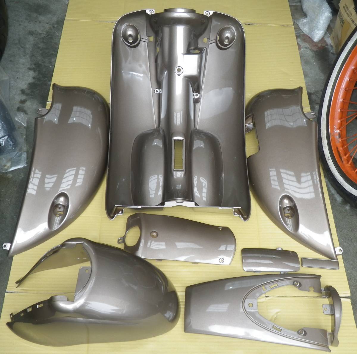 Yahoo!オークション - __ ビーノ 5AU 新品 外装 セット ゴールド 全1...