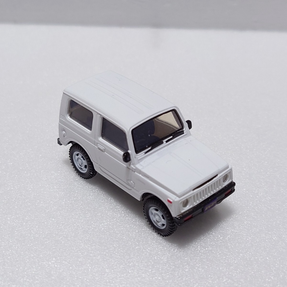 Yahoo!オークション - アオシマ 1/64 スズキ ジムニー SJ30 白 ホワイ...