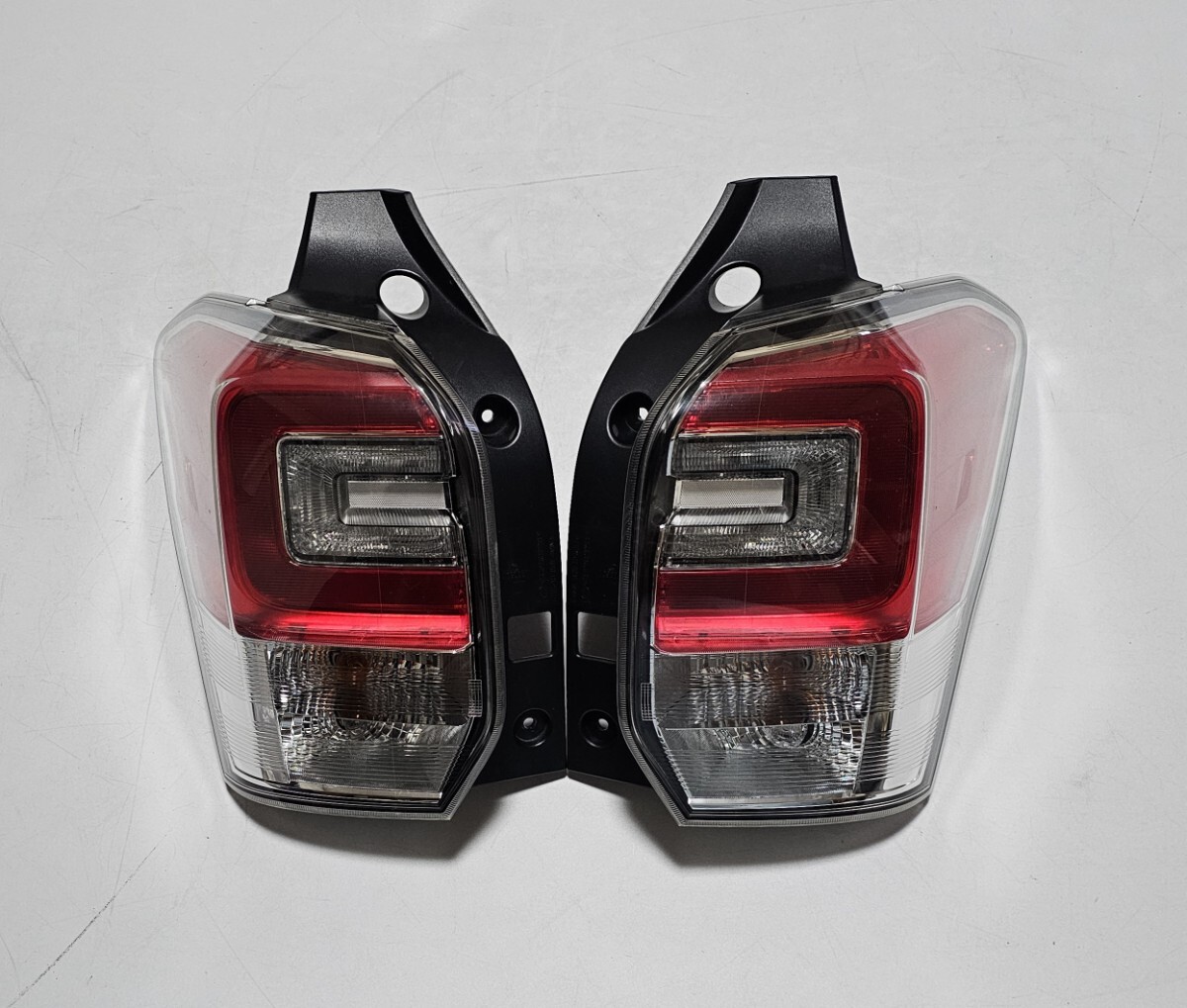 Yahoo!オークション - スバル フォレスター・SJ5/SJG 純正 後期 テール...