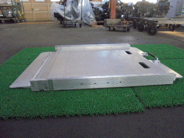 Yahoo!オークション - 4FN3010 BH1)) トヨタ ノア ZRR80G/ZRR85G 前期...