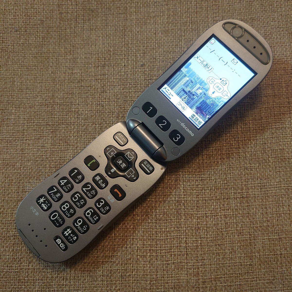 Yahoo!オークション - F-07A docomo シルバー