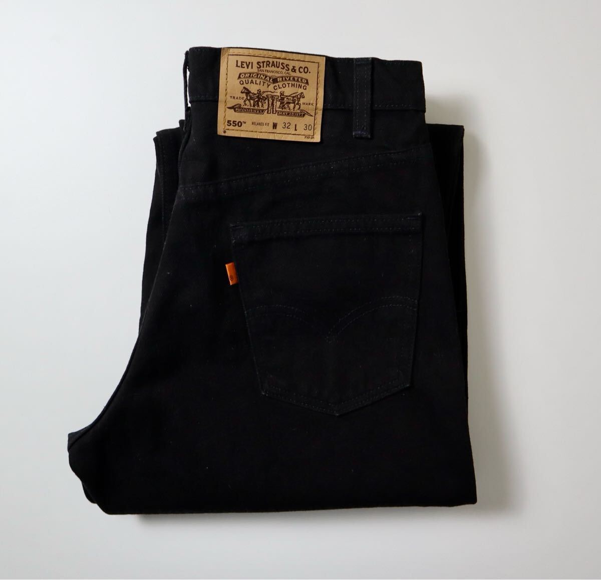 デッドストック 90s Levis 550 ブラックデニムパンツ MADE IN デッドストック 90s Levis 550 ブラックデニムパンツ MADE IN