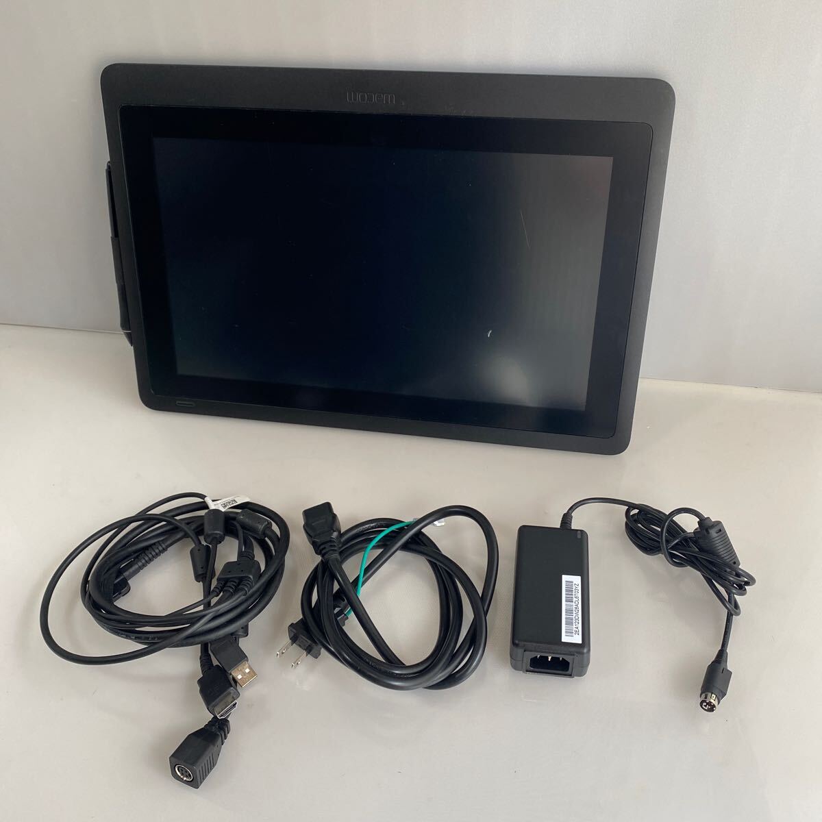 Yahoo!オークション - C3H1-5032507 動作品 wacom cintiq 擦り傷有り D...