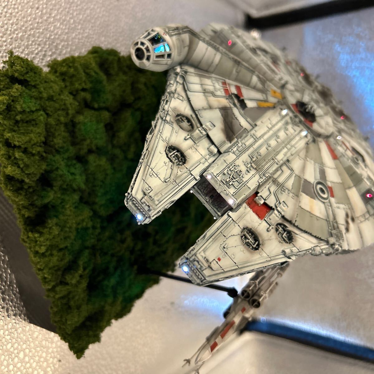 Yahoo!オークション - ジオラマ STARWARS ミレニアムファルコン 完成品