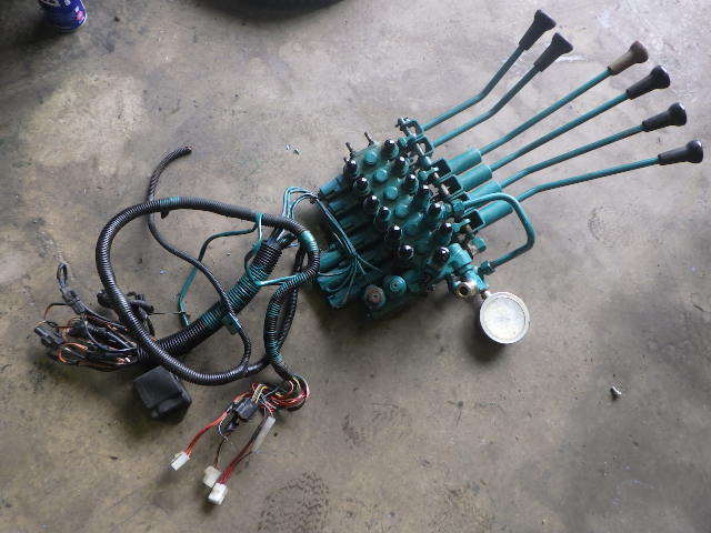 Yahoo!オークション - r3111-70 タダノ クレーン 油圧バルブ 操作レバ...