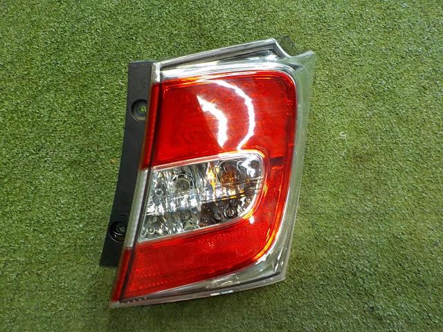Yahoo!オークション - フリード GB3 右テールランプ