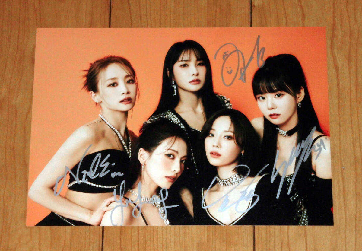 Yahoo!オークション - KARA 大型スチール写真 (A4サイズ) 直筆サイン