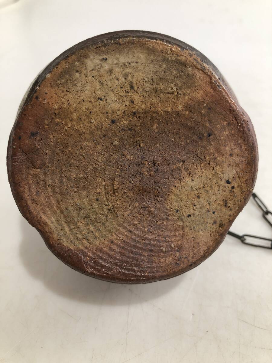 B3162 信楽焼 うずくまる花入 在銘 印あり 花瓶 壺 花器 花生 B3162 信楽焼 うずくまる花入 在銘 印あり 花瓶 壺 花器 花生
