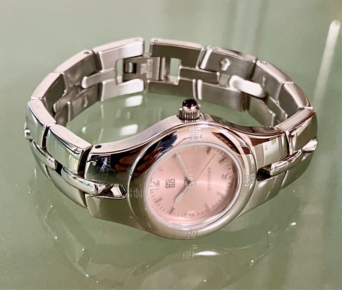 ☆使用感小☆稼働品☆GIVENCHY ジバンシィ☆QZ☆ピンク文字盤 ☆使用感小☆稼働品☆GIVENCHY ジバンシィ☆QZ☆ピンク文字盤