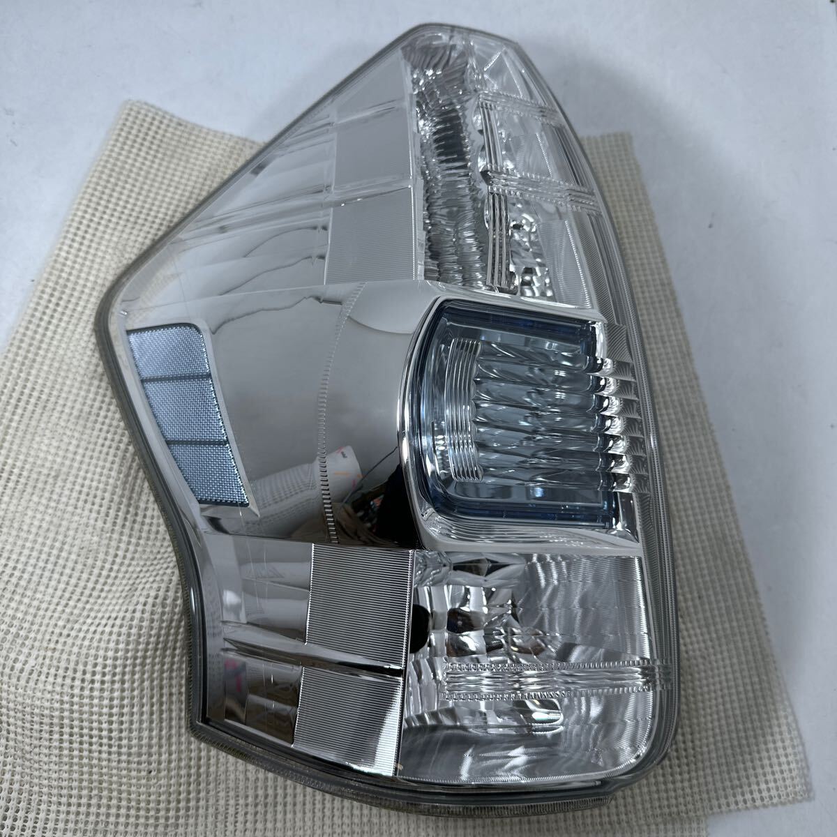 Yahoo!オークション - M53-3-1 プリウスα 前期 ZVW40 打刻N 47-46 テ...