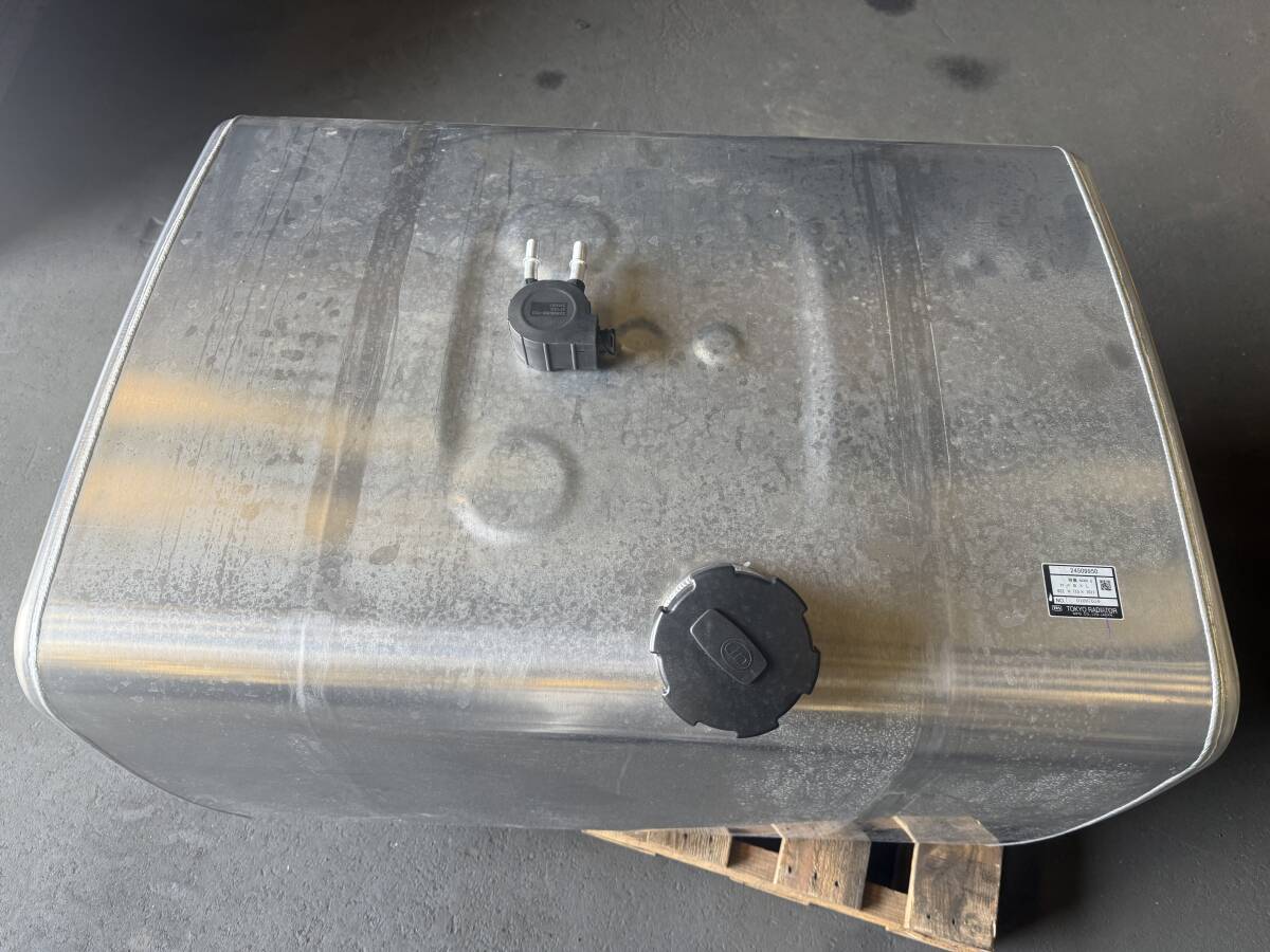 Yahoo!オークション - 2025年式UDトラックス クオン Quon 純正燃料タン...