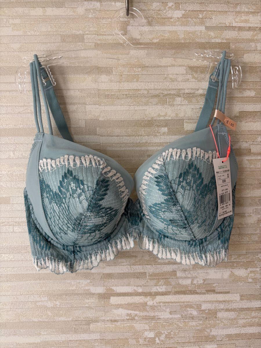 Yahoo!オークション - 「E65」トリンプ きゅっと寄せブラ クリスタル ...