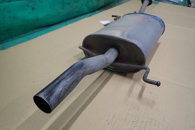 Yahoo!オークション - デミオ LA-DW3W リア マフラー B3-ME B3F4-40-10...