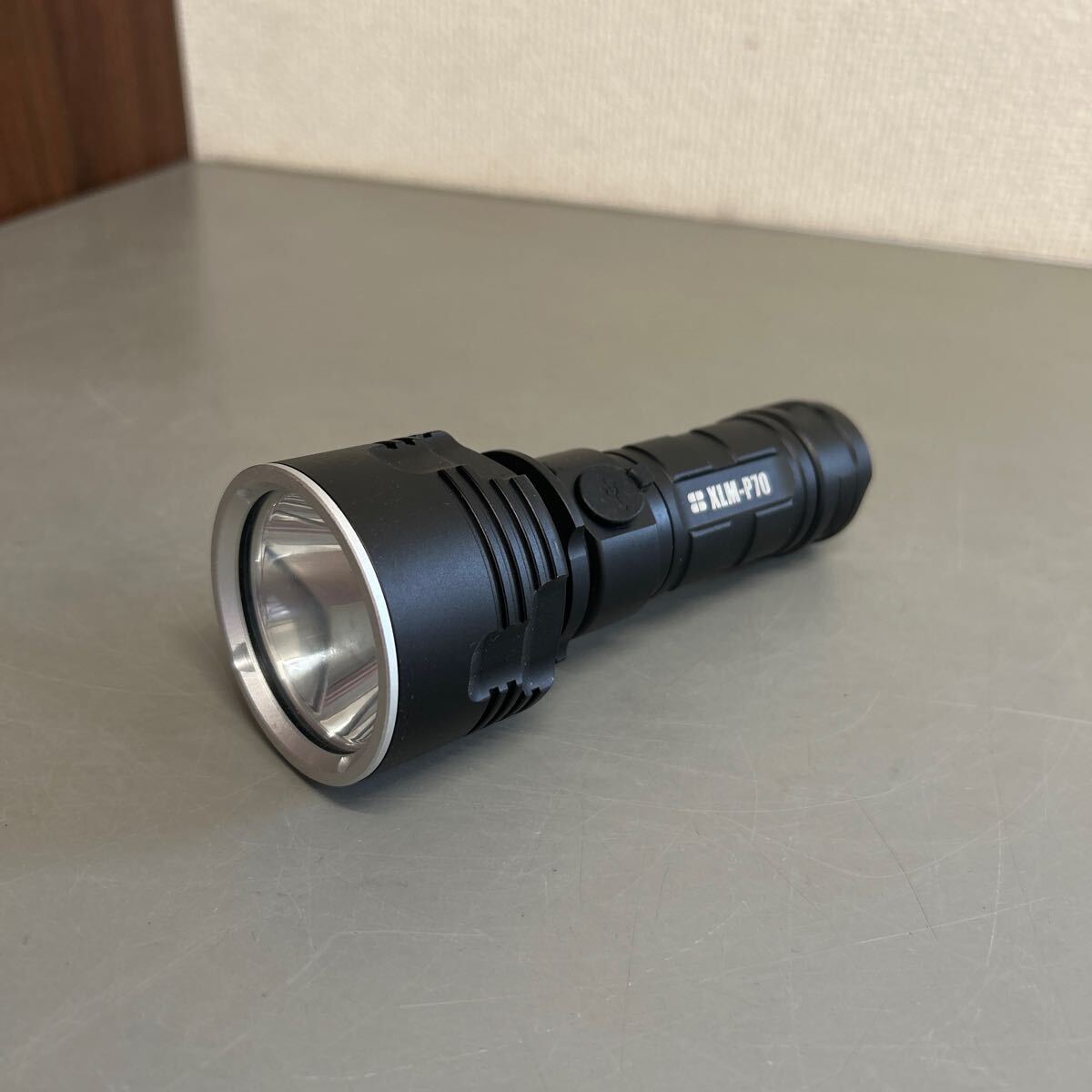 Yahoo!オークション - Y1213 点灯OK 充電池 LED 懐中電灯 超高輝度 XLM...