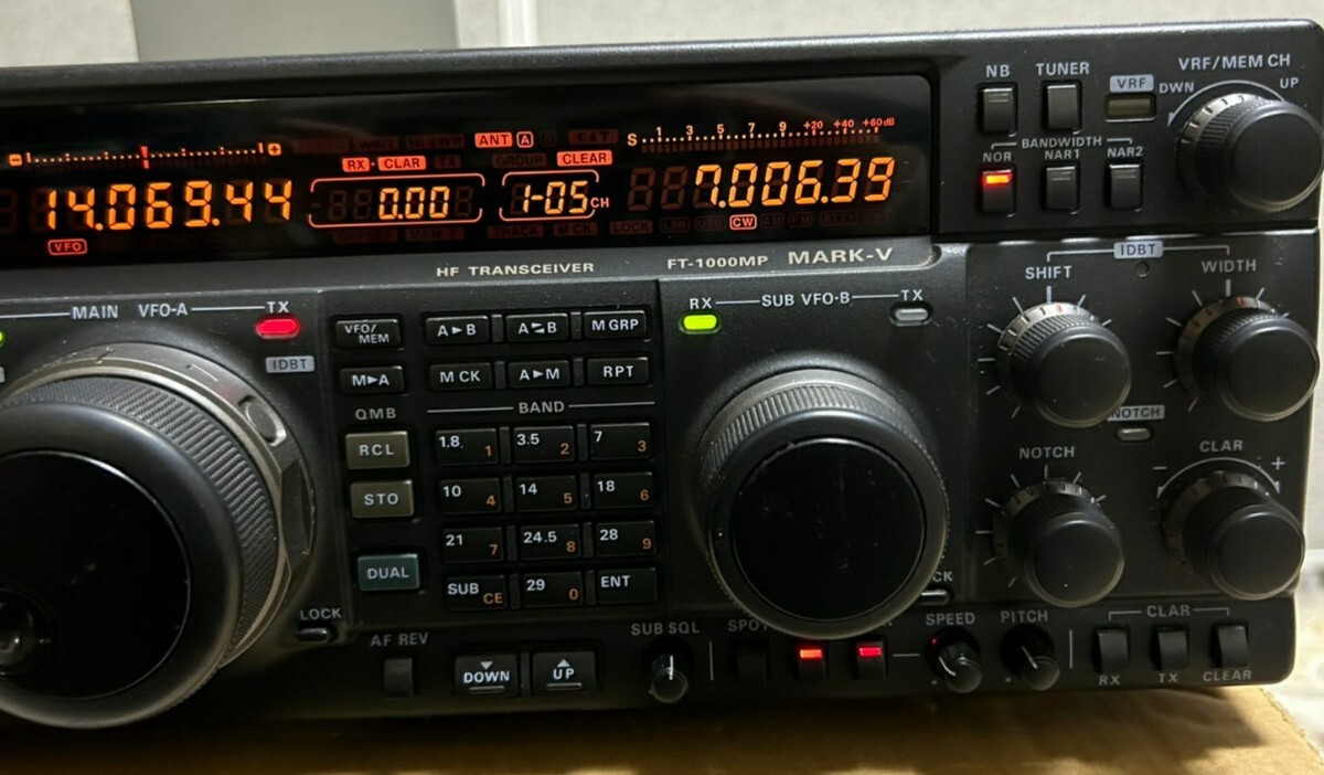 ヤエス FT-1000MP MARK-V 200W & 専用電源 FP-29 - 固定 ヤエス FT-1000MP MARK-V 200W & 専用電源 FP-29 - 固定