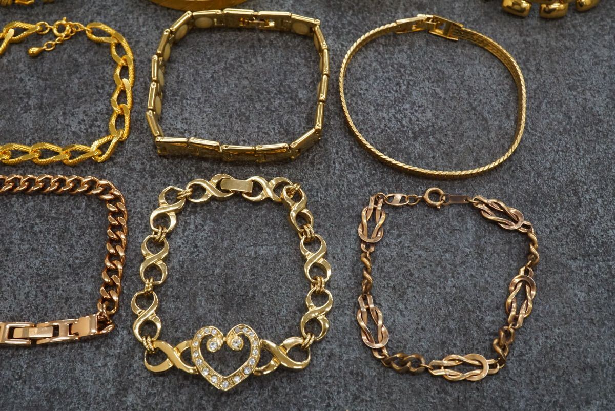 Yahoo!オークション - B386 海外製含む ゴールドカラー ブレスレット ...