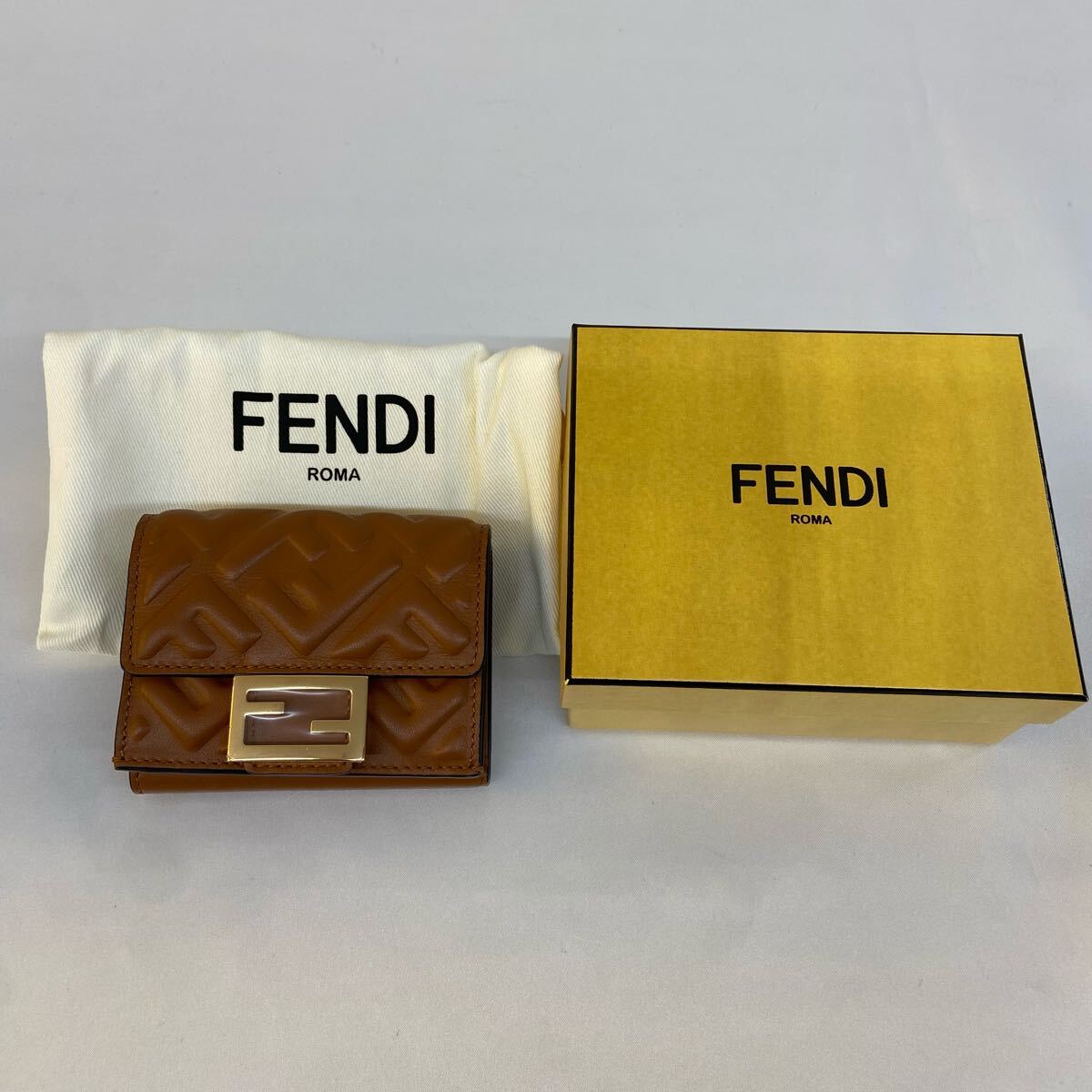 T FENDI フェンディ バゲット マイクロ 三つ折り財布 コンパクトウォレット ブラウン 箱付き(女性用財布)｜売買されたオークション情報、yahooの商品情報をアーカイブ公開 ...