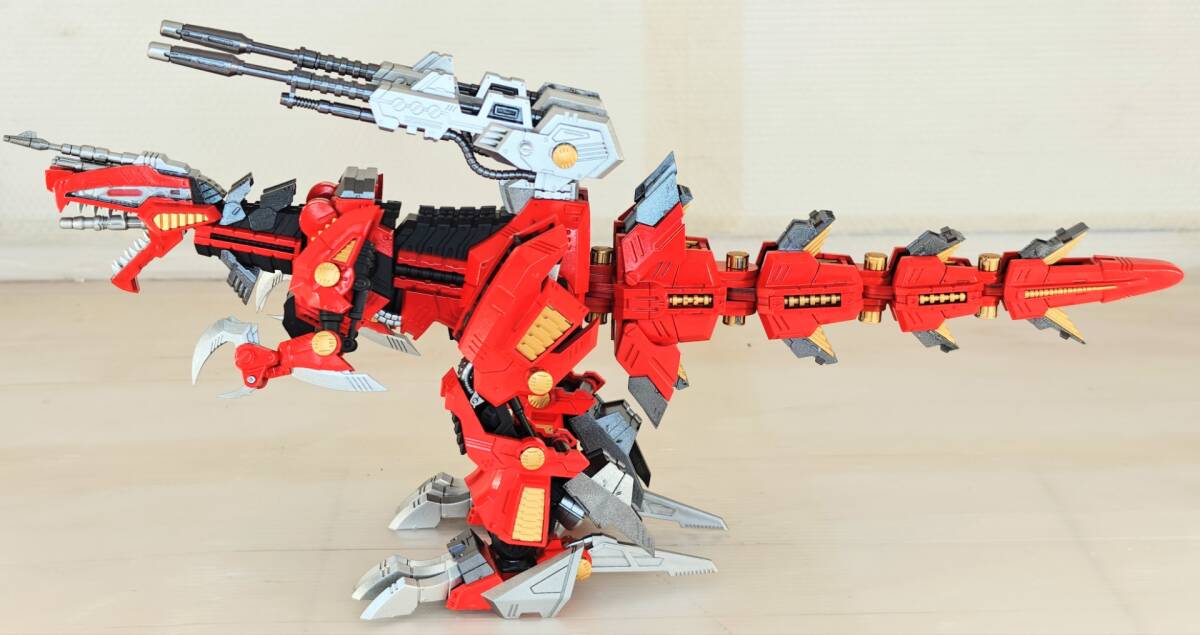 T-SPARK ゾイド RMZ-002 ジェノザウラー 赤 塗装 1/100 完成品 T-SPARK ゾイド RMZ-002 ジェノザウラー 赤 塗装 1/100 完成品