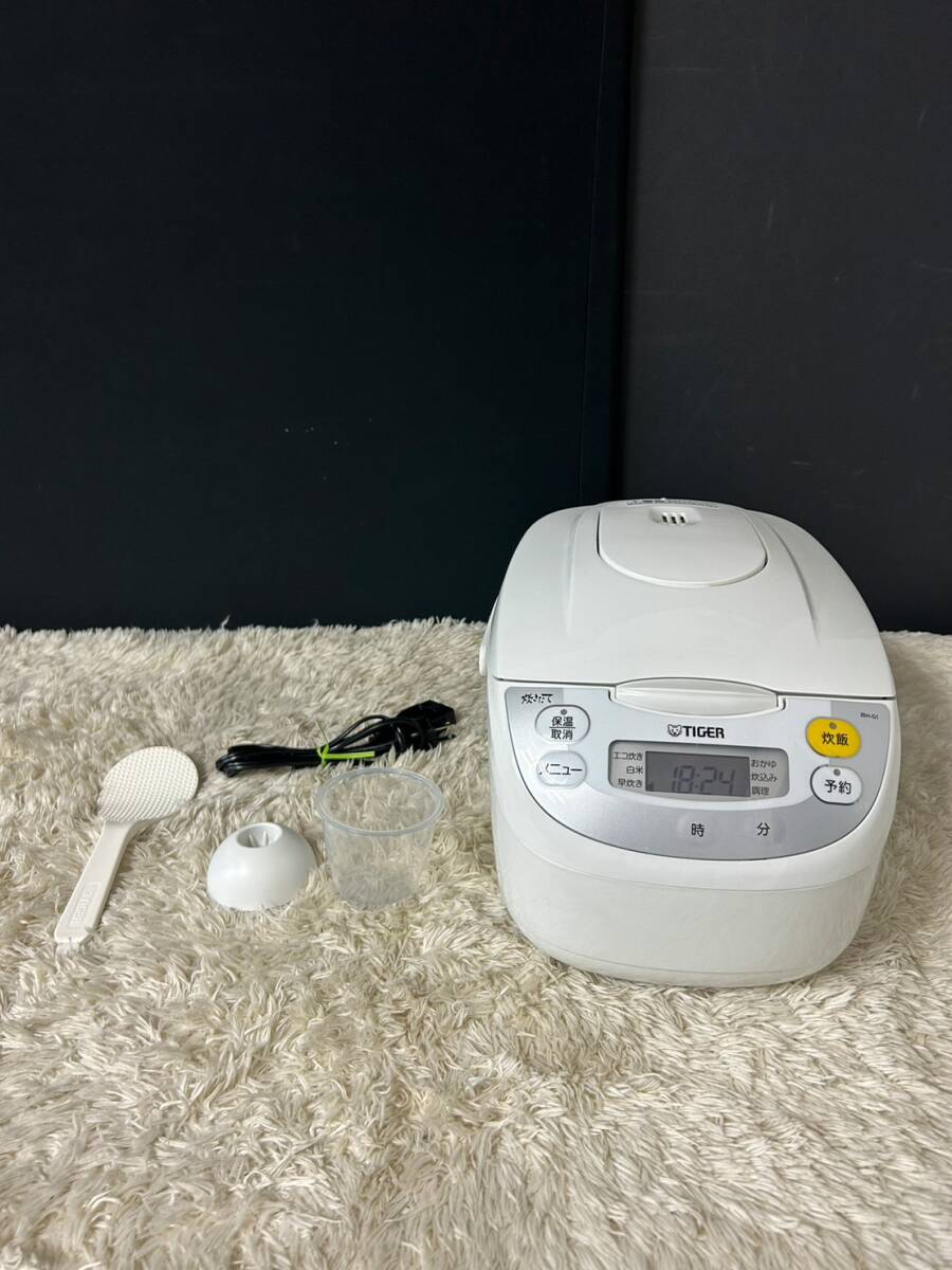 1円スタート み TIGER タイガー マイコン炊飯ジャー 炊きたて JBH-G101 5合炊き 2023年製 マイコン ホワイト/TH03144-宅100(マイコン)｜売買されたオークション ...