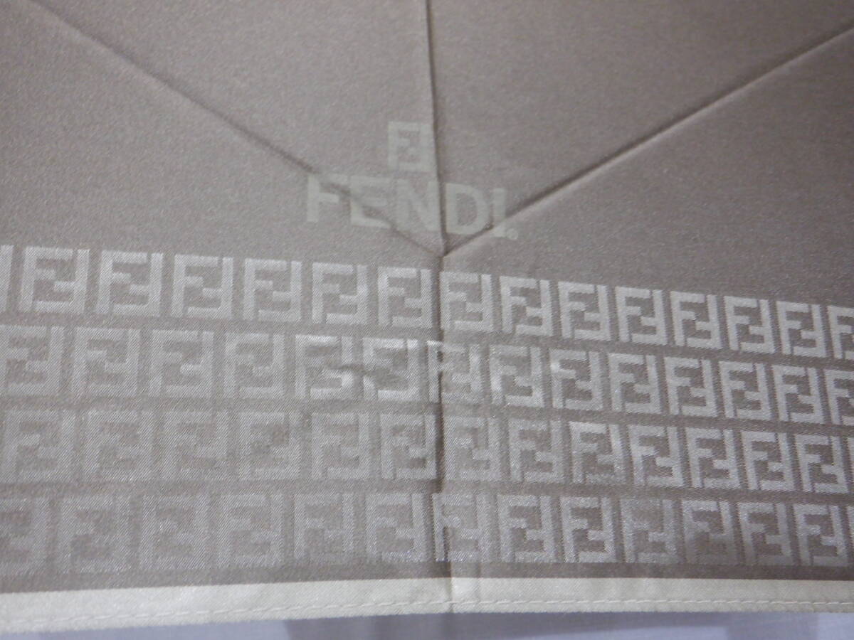 FENDI フェンディ 折りたたみ傘/雨具 ズッカ柄 ブラウン 強力撥 FENDI フェンディ 折りたたみ傘/雨具 ズッカ柄 ブラウン 強力撥