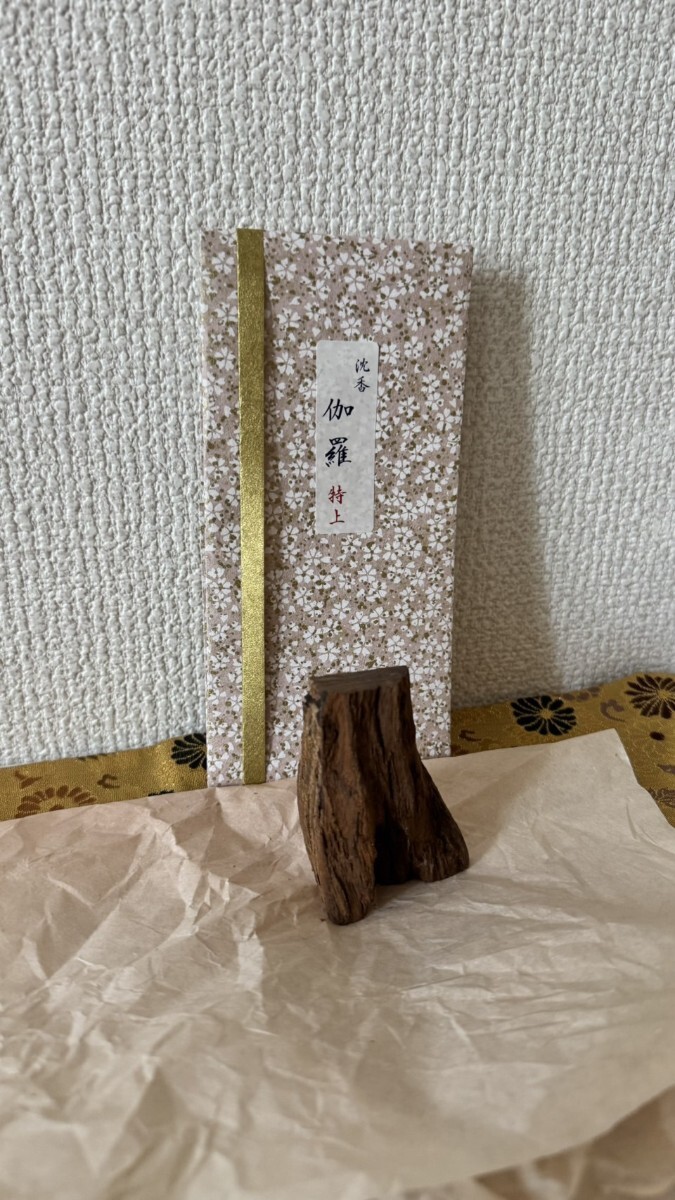 Yahoo!オークション - 沈香（伽羅）特上 タトウ紙付き 36g 伽羅 沈香 ...