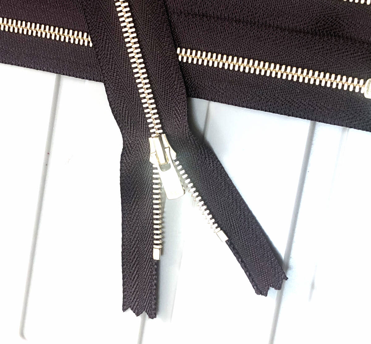 Yahoo!オークション - YKKエクセラゴールドファスナー カラー570茶色5...