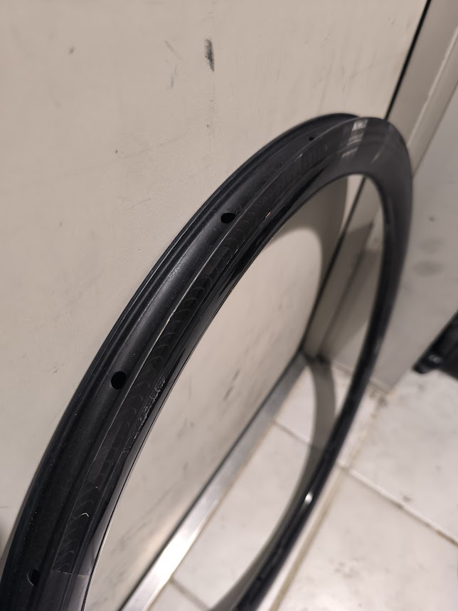 Yahoo!オークション - 超軽量カーボンリム 20H 光沢 700c 45mmハイト ...