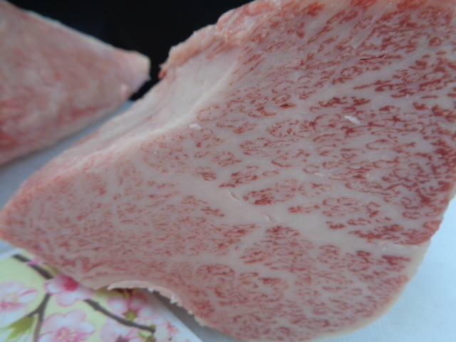 Yahoo!オークション - 姫神和牛A5牝 超特友三角（2分割） 1 84k...