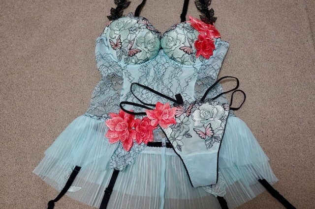 サルート 83G スリーインワン Tバック セット C75/M TU BTJ583 BTJ783 40周年限定 補正下着 ガーターベルト ビスチェ(スリーインワン)｜売買されたオークション情報 ...