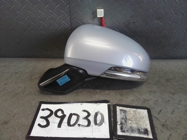 Yahoo!オークション - プリウス DAA-ZVW30 左ドアミラー S 8V0 7P 3903...