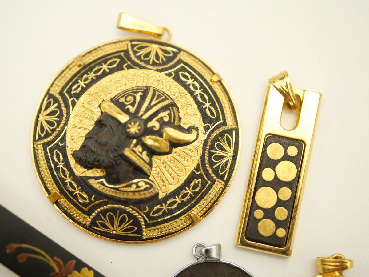 B74 ぞうがん 象嵌 ゾウガン ダマスキナード 金細工系 ペンダントトップ など ヴィンテージ アクセサリー 大量 まとめ売り まとめ TIA(ペンダントトップ、チャーム)｜売買された ...