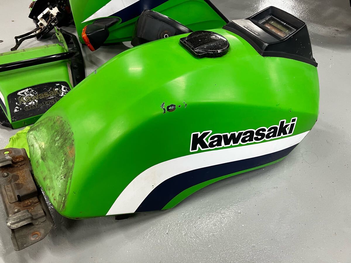 Yahoo!オークション - gpz 外装 ガソリンタンク