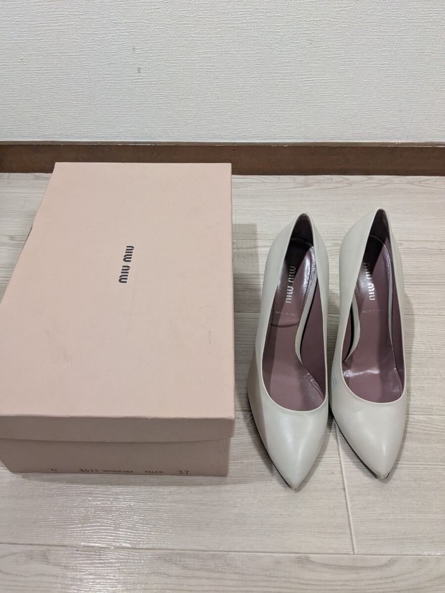 Yahoo!オークション - 【a302】 miumiu ミュウミュウ パンプス 37 約24...