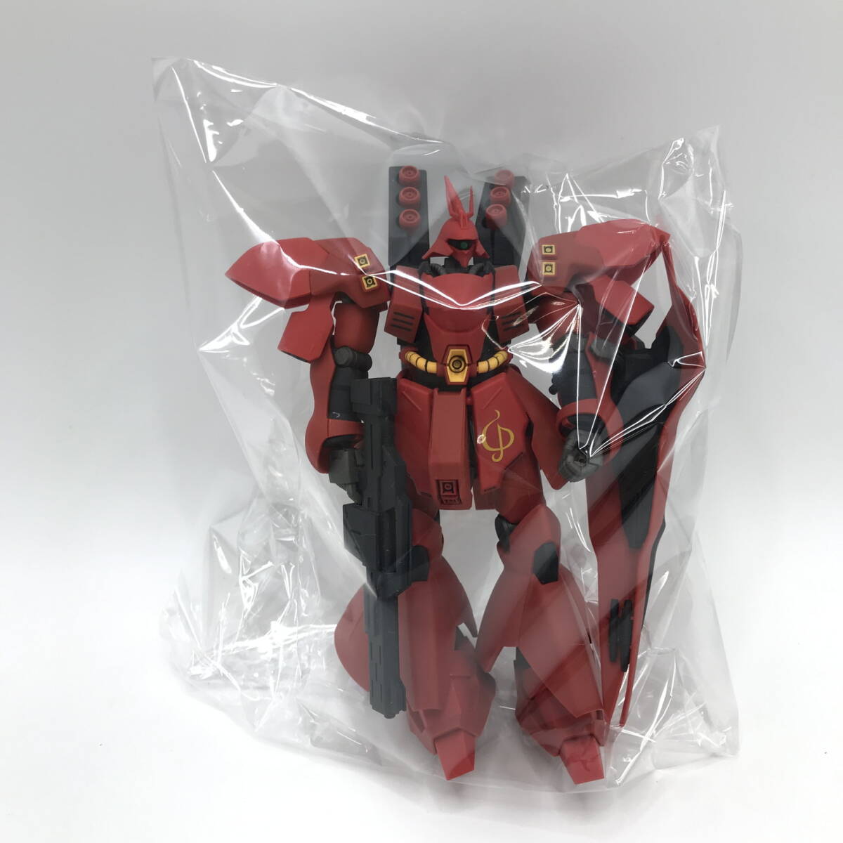 FUR【中古現状品】箱無し 組立済み サザビー×2/ニューガンダム×4 FUR【中古現状品】箱無し 組立済み サザビー×2/ニューガンダム×4