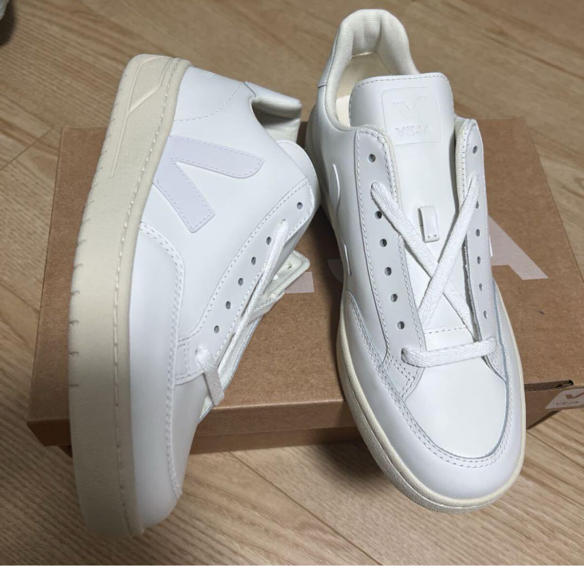 Yahoo!オークション - 新品 VEJAヴェジャ V12レザー スニーカー EU41 2...