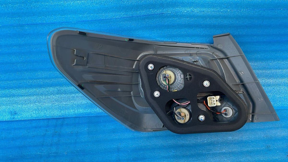 Yahoo!オークション - スバル.インプレッサ-GJ7-2013-右テールランプC-...