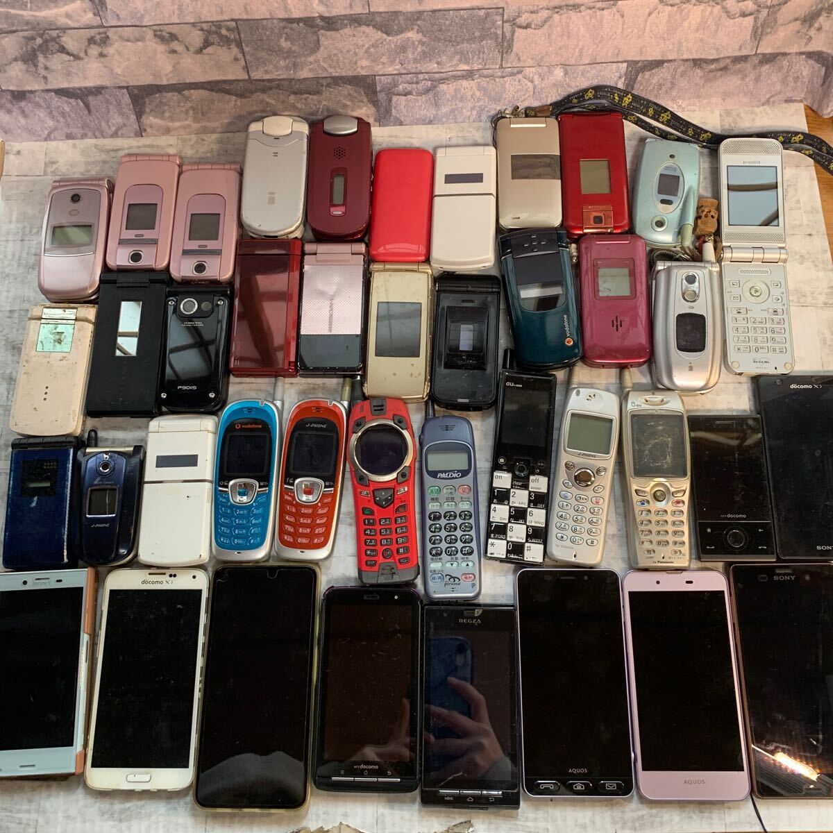 Yahoo!オークション - B504 ガラケー スマホ まとめて 41台 【 ジャン...