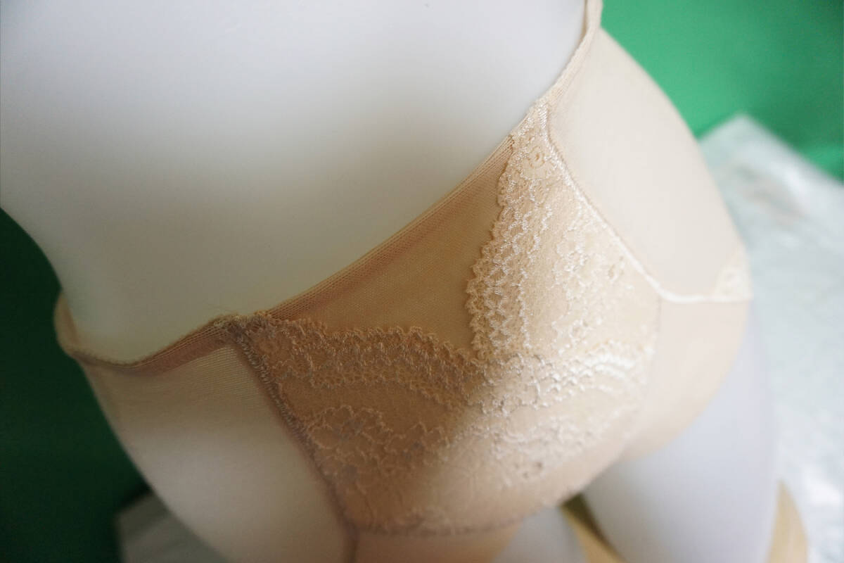 Yahoo!オークション - 5279 4月厳選 ベージュ系 ショートガードルLL