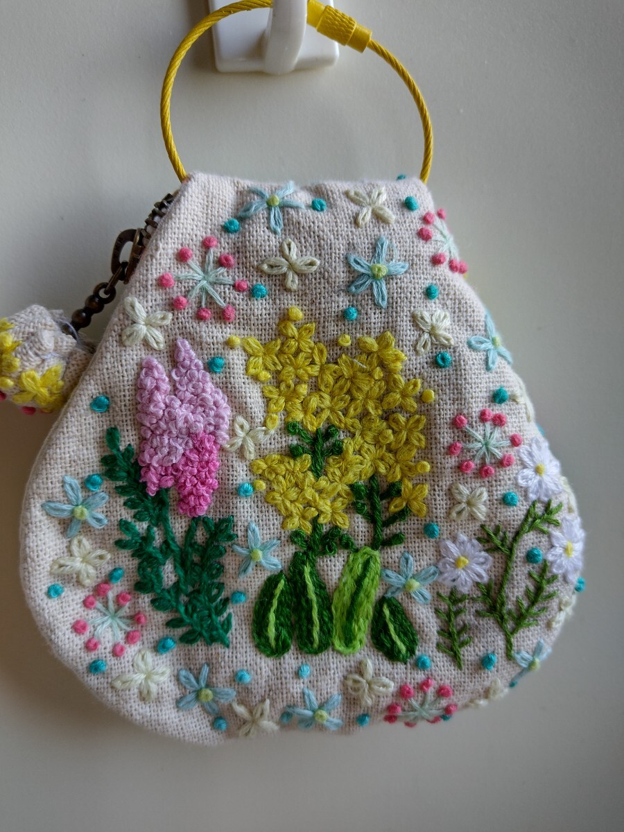 キーポーチ 小銭入れ しずく型ポーチ 両面手刺繍 コインケース ミニポーチ 春の花 菜の花 マーガレット ハンドメイド ビオラ(完成品)｜売買されたオークション情報、yahooの商品情報を ...