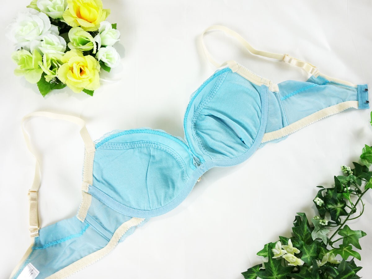 Yahoo!オークション - セシール D65サイズ 谷間メイクブラ(ソフトワイ...