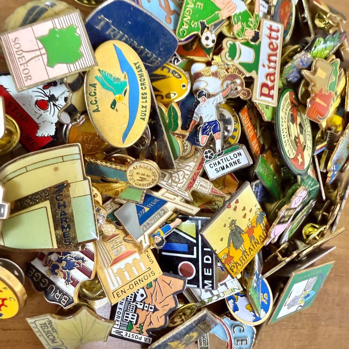 Yahoo!オークション - N172 100個 フランス ピンバッジ フランス雑貨 ...