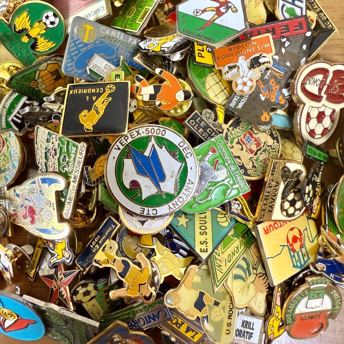 Yahoo!オークション - N230 100個 フランス ピンバッジ フランス雑貨 ...