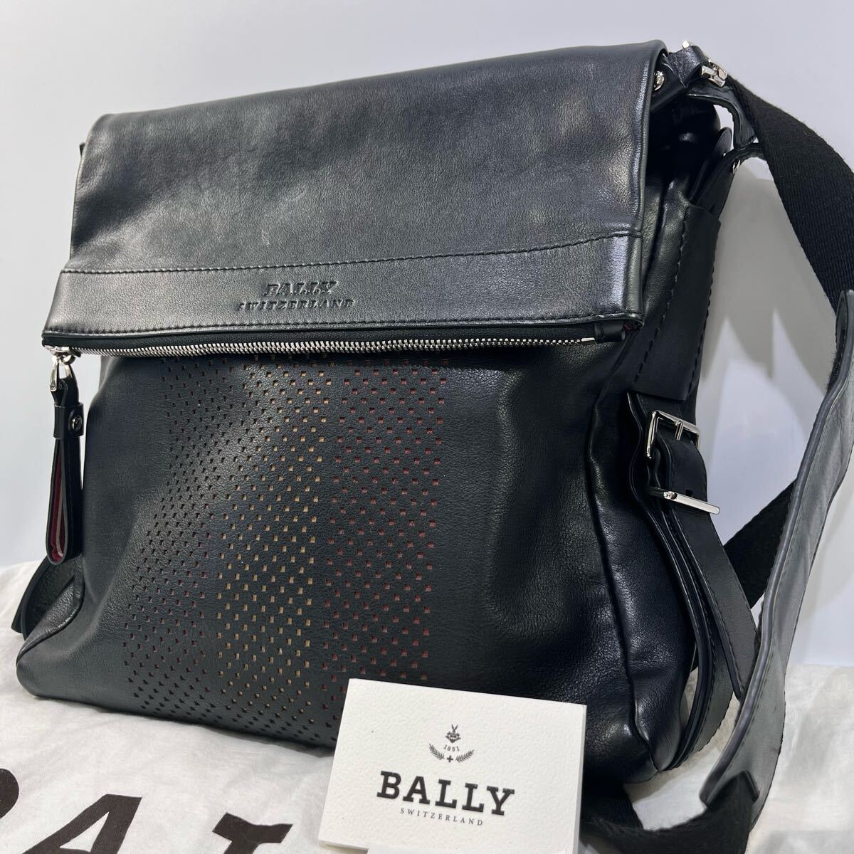 1円 BALLY バリー メッセンジャーバッグ ショルダーバッグ パンチング フラップ A4 型押し トレスポ AYLK レザー ブラック 黒(かばん、バッグ)｜売買されたオークション情報 ...