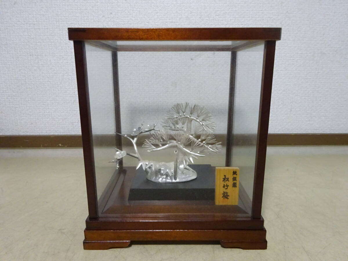 Yahoo!オークション - 京都8 純銀製 松竹梅 ガラスケース付 箱付 重量 ...